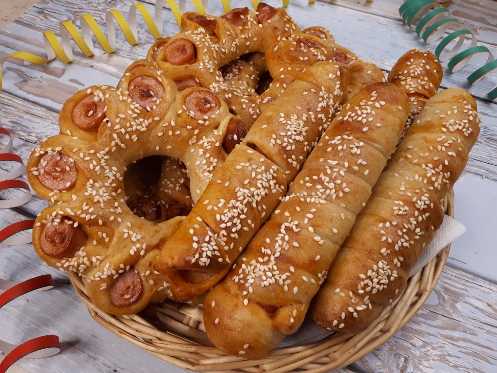 Diétás tésztában sült virsli (virslis roló, virslis koszorú, virslis ...